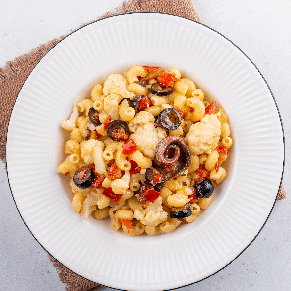 Pasta sa inćunima i karfiolom - Flora Foods